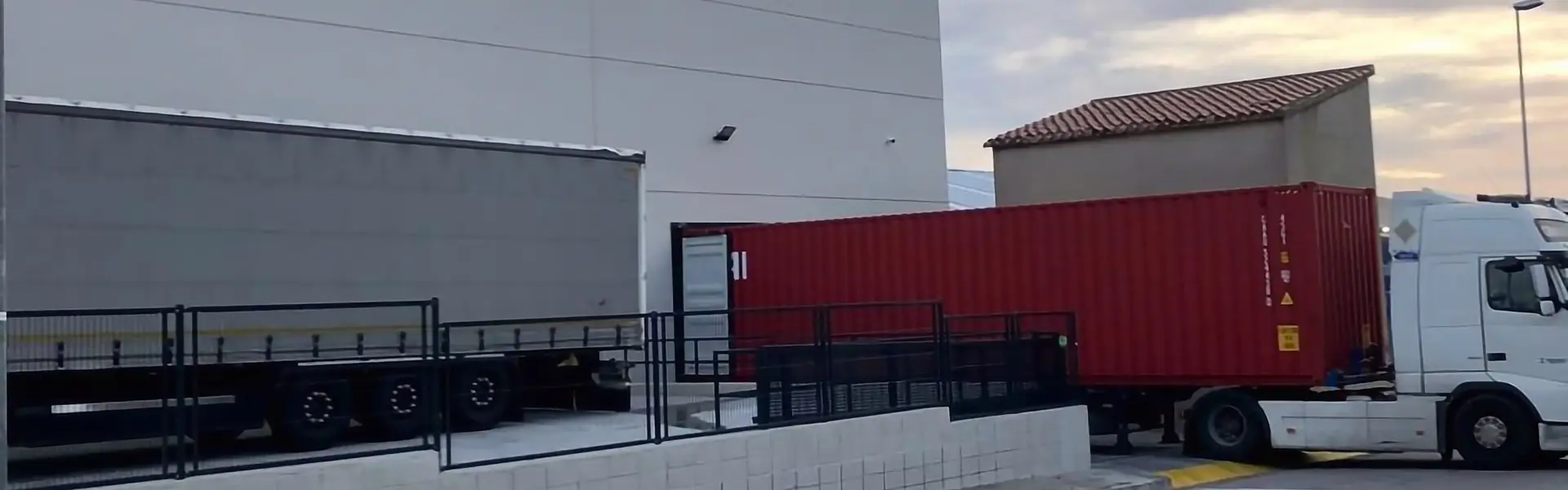 Unloading of sipping and port containers - Logística MC